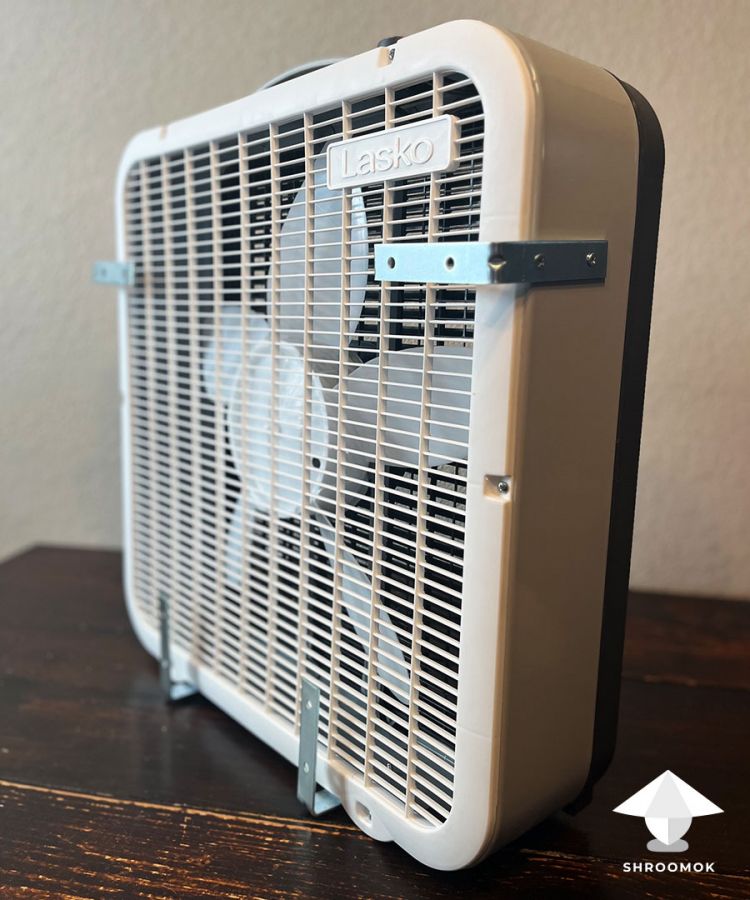 How I built my first laminar flow hood for home mycology